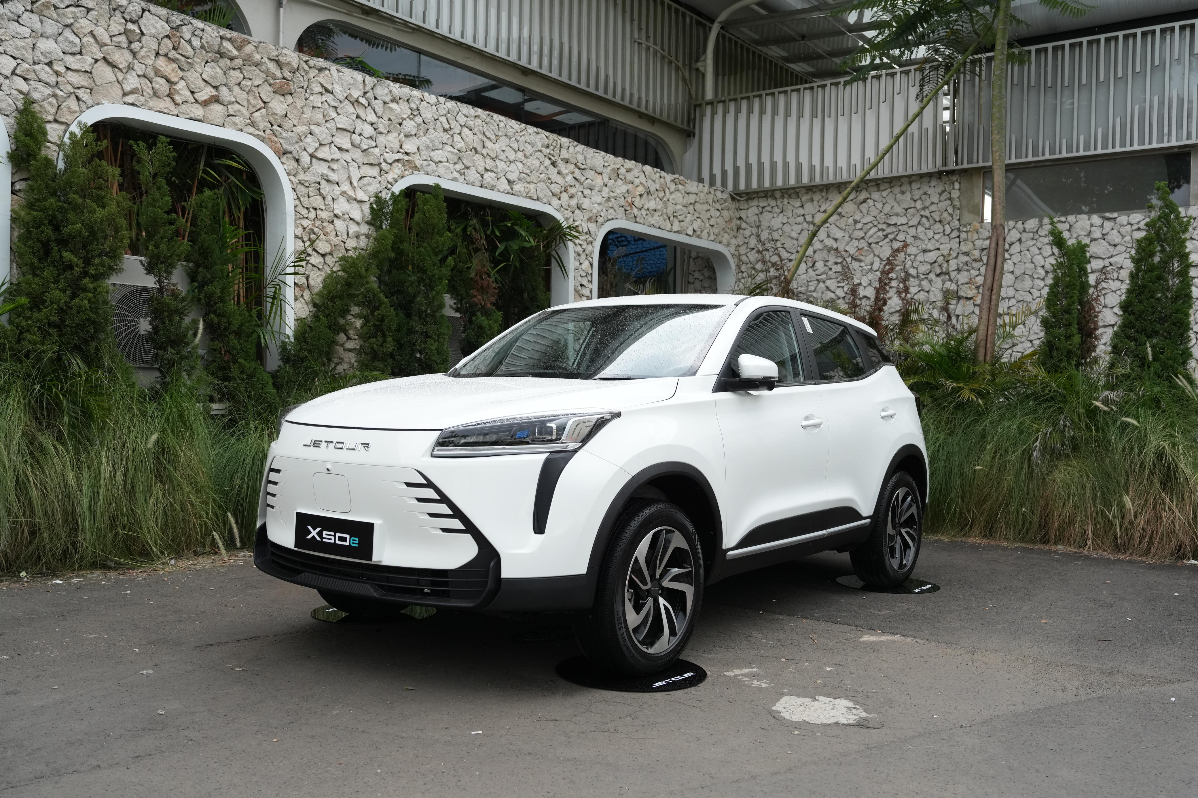 Ramaikan Pasar Mobil Listrik, JETOUR X50e EV Mengaspal di Indoneia ...